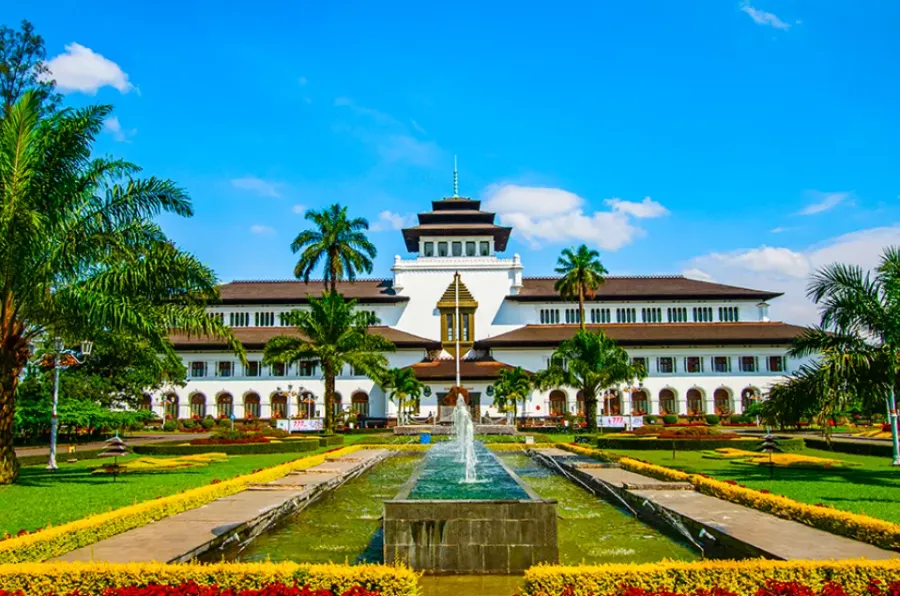 Gedung Sate Bangunan Ikonik Memiliki Arsitektur Bergaya Art Deco
